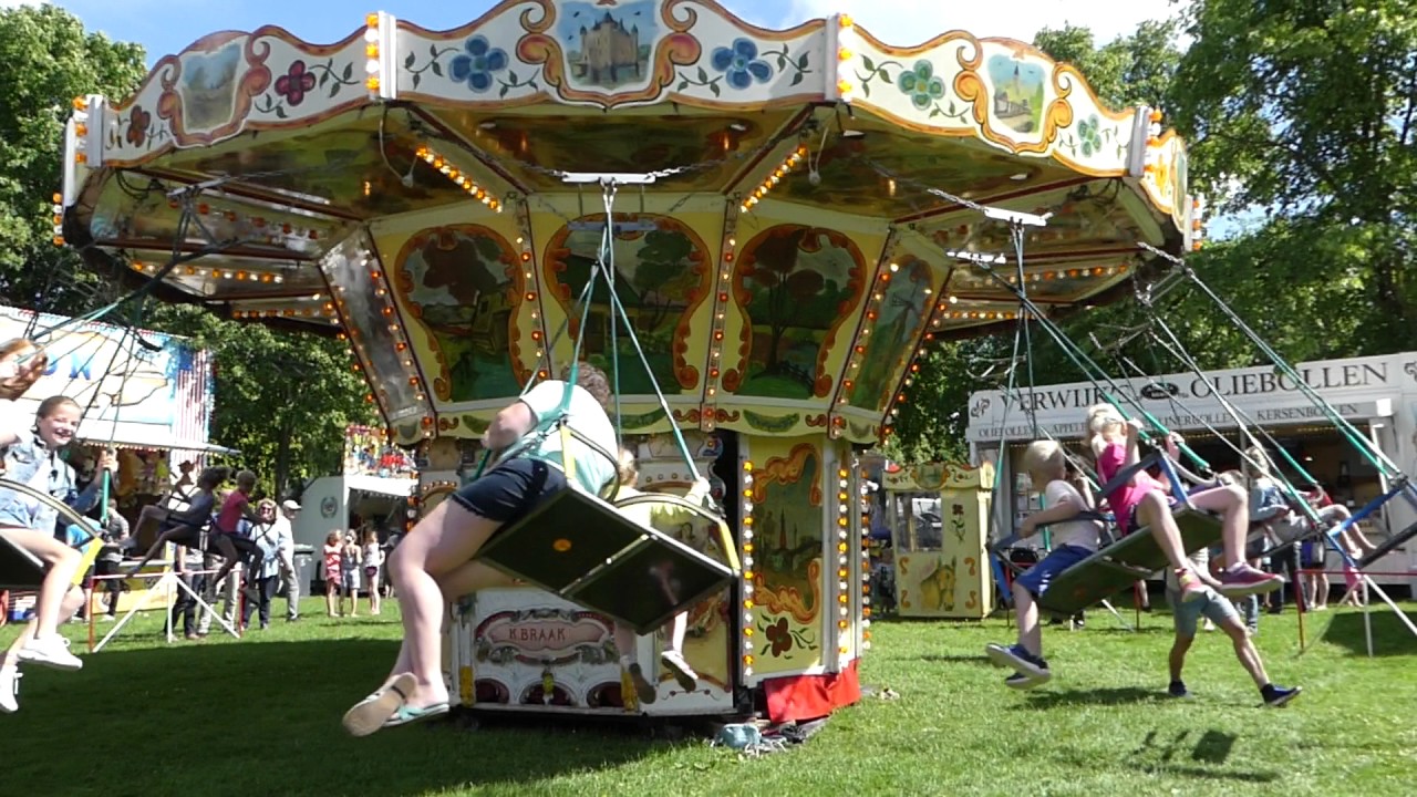 Zweefmolen van K. Braak op de kermis in Ursem - YouTube