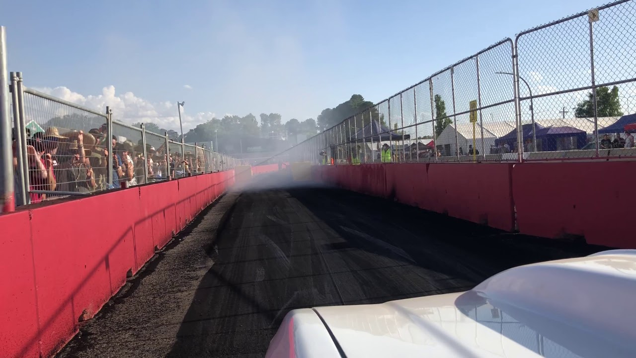 Summernats 32 - Skid row block challenge - fun - YouTube