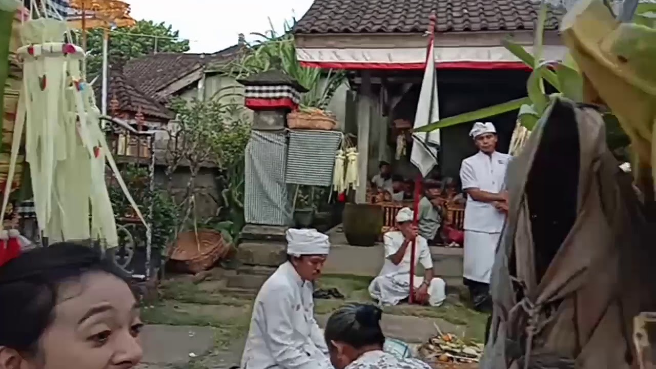 BUDAYA HINDU BALI | Piodalan Sanggah Pamerajan Ageng Bandesa Gumiar ...