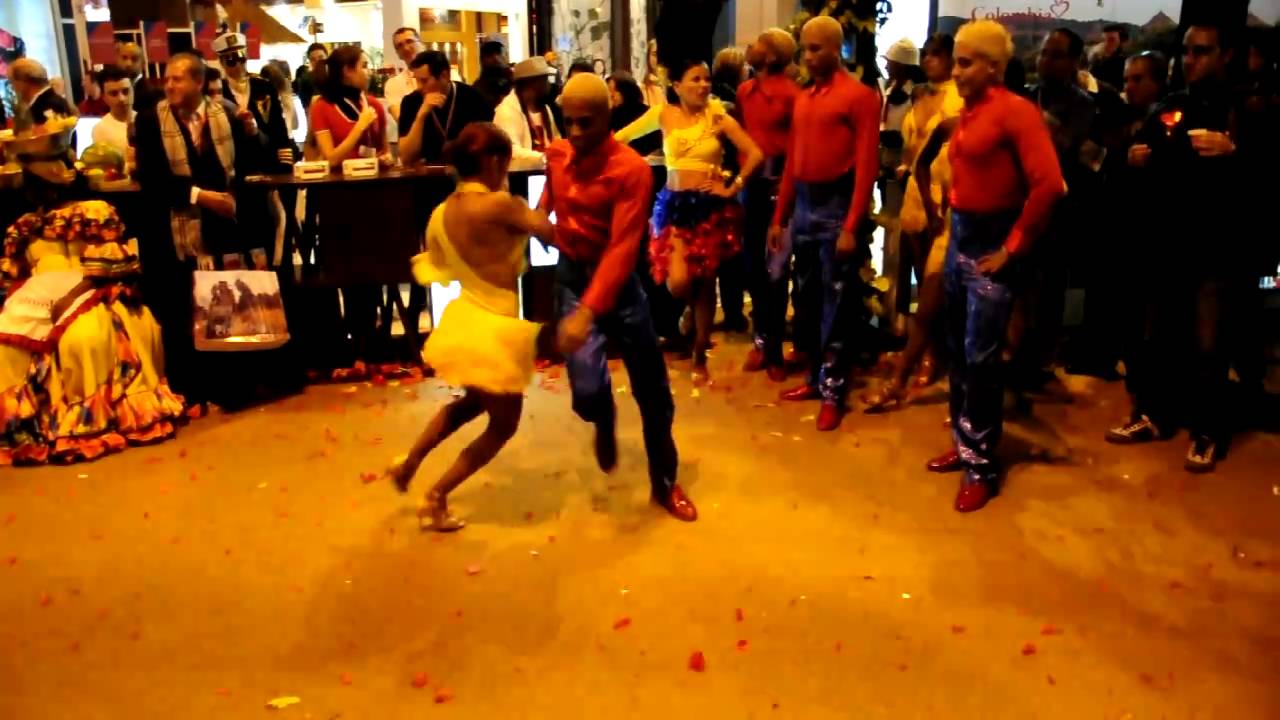 Fitur 2011 Exhibición de salsa colombiana en el stand de Colombia - YouTube