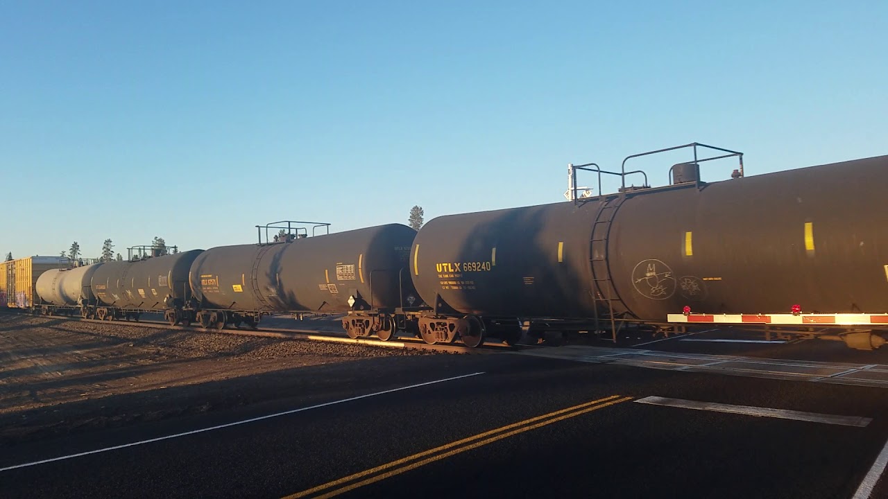 BNSF 6947 SB with Ex ATSF 640 - YouTube