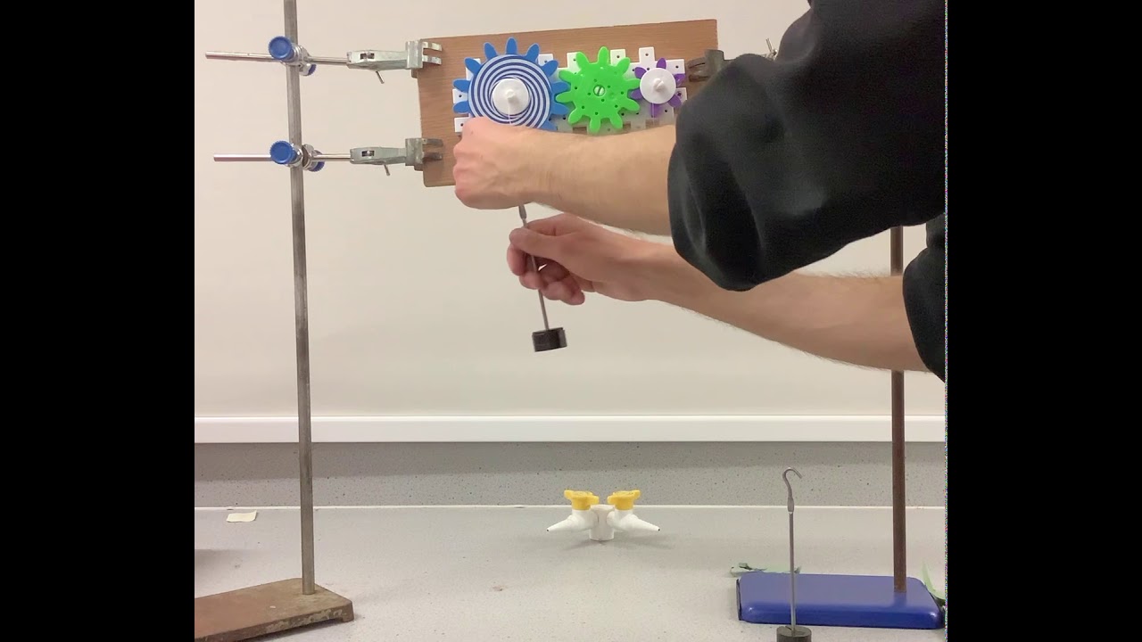 Using gears to gain a mechanical advatage - YouTube