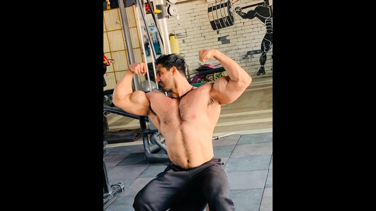 Big bulky bodybuilder Indian - YouTube