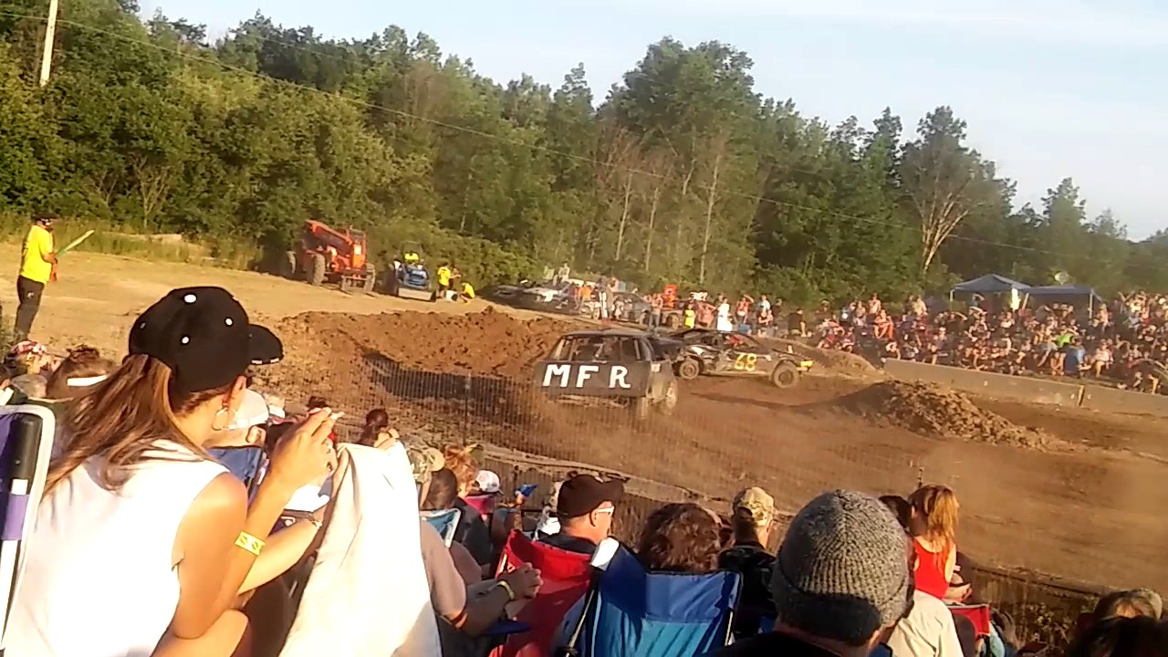 Extreme v8 demolition derby race - YouTube