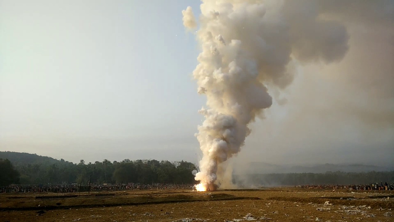 Chelakkara Vedikettu (Chelakkara Kerala - Amazing Fireworks 2016) - YouTube