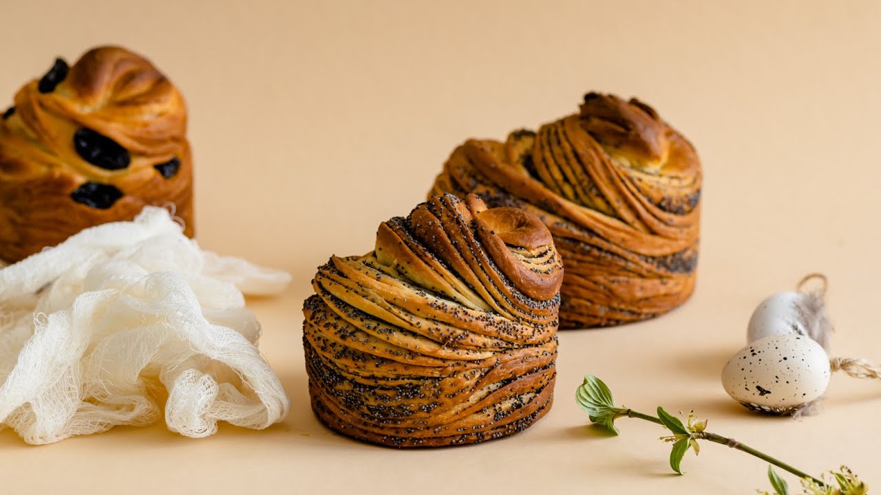 Cozonac Cruffin cu Stafide, Mac, Ciocolată, Nuci Prăjite & Dulceață de ...