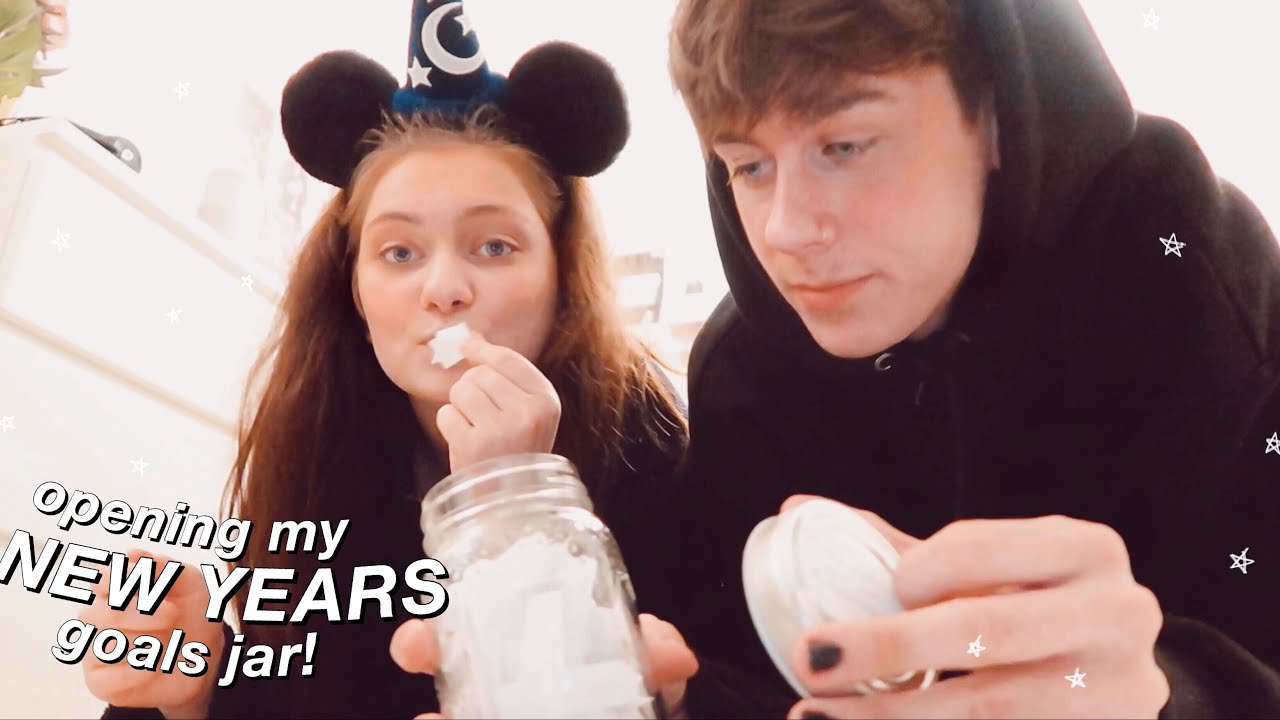 2 girls, 1 jar (opening my new years goal jar 1 year later) - YouTube