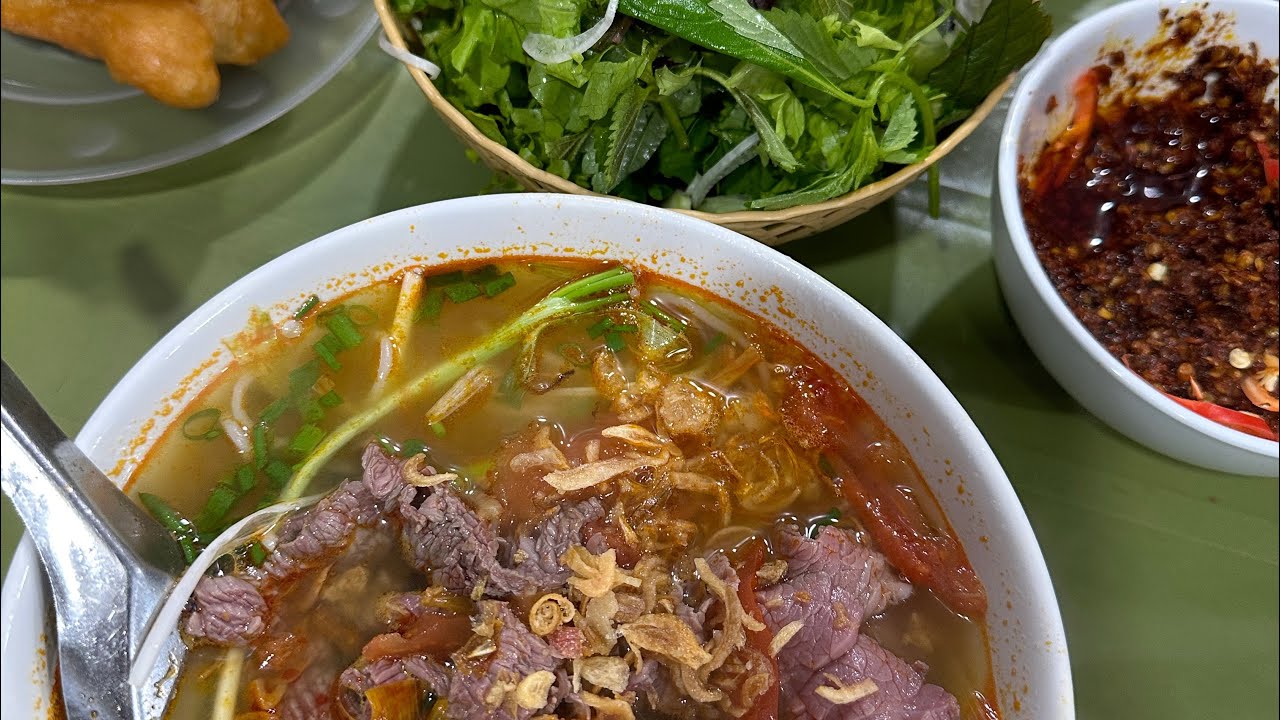 Hanoi: 8 Must try foods - YouTube