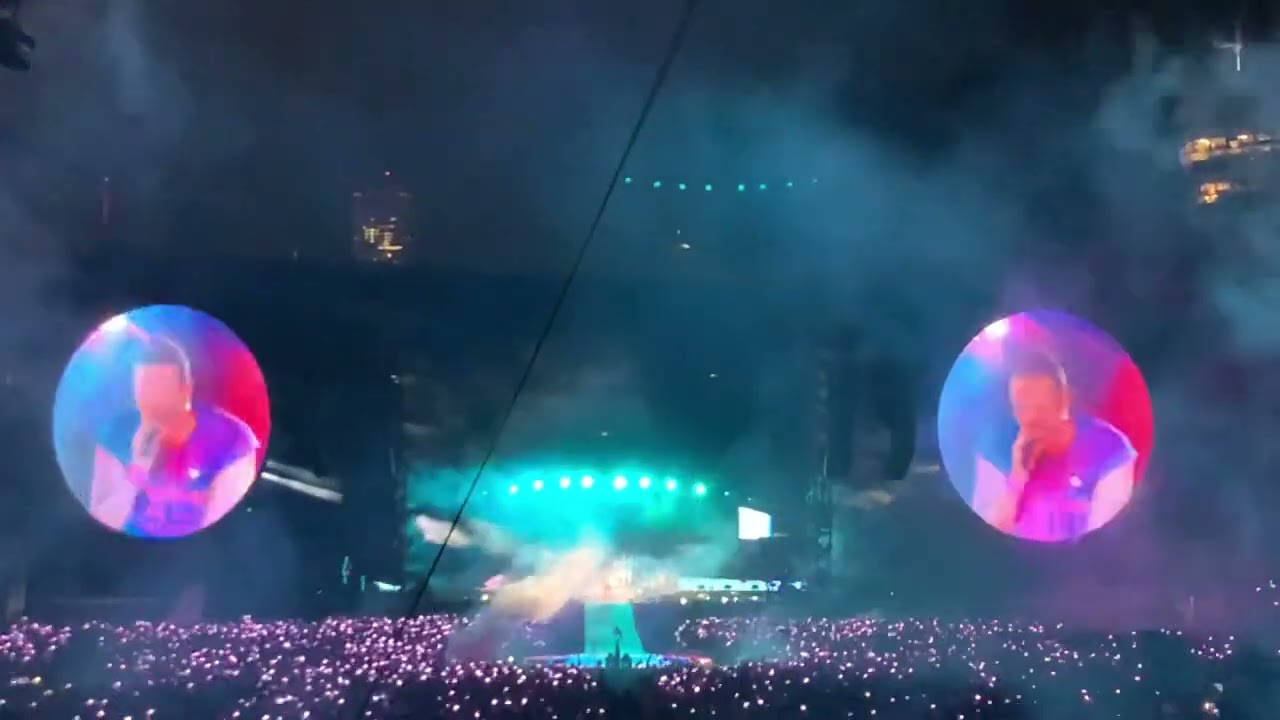 Coldplay - Sky full of Stars - Chicago - May 28, 2022 - YouTube