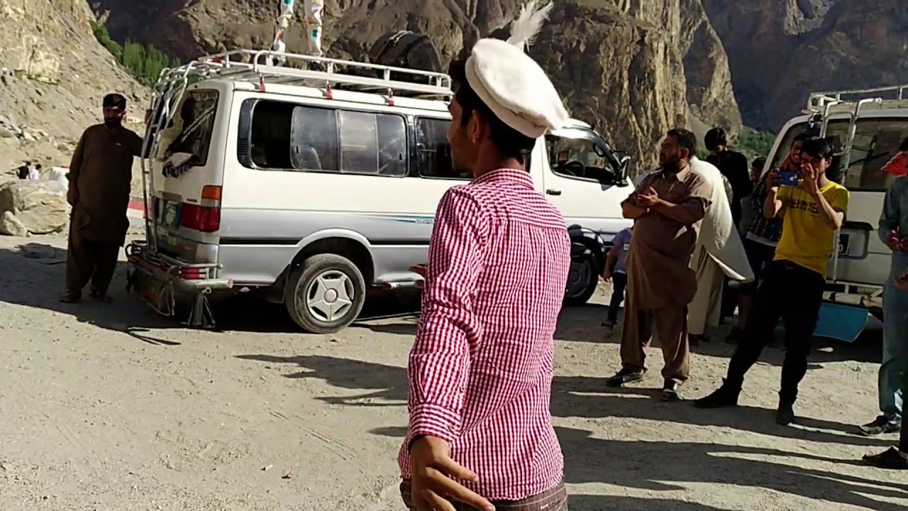 Chal hat hat chal dance - YouTube