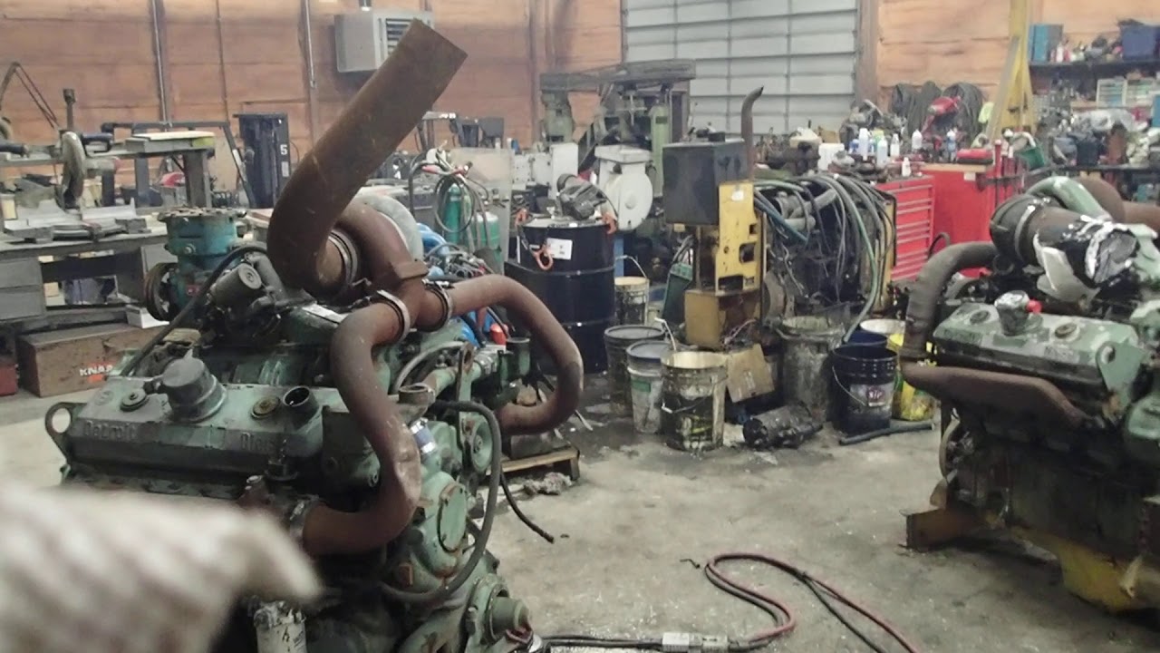 DETROIT DIESEL 8V71T ENGINE STARTUP - YouTube