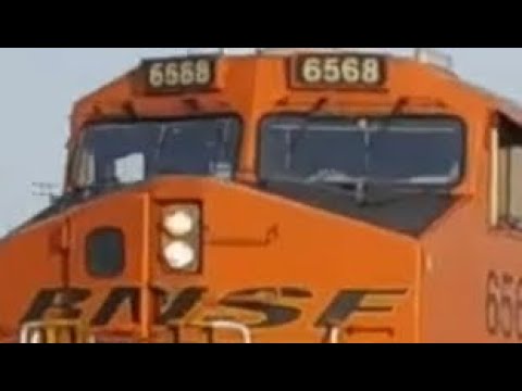 EXT: BNSF 6568 leads a WB S Train through Commerce Station - YouTube