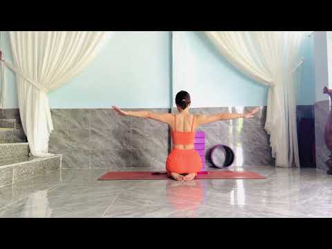 4k yoga at the coast  - Morning Yoga Stretching Split - At Home Workout