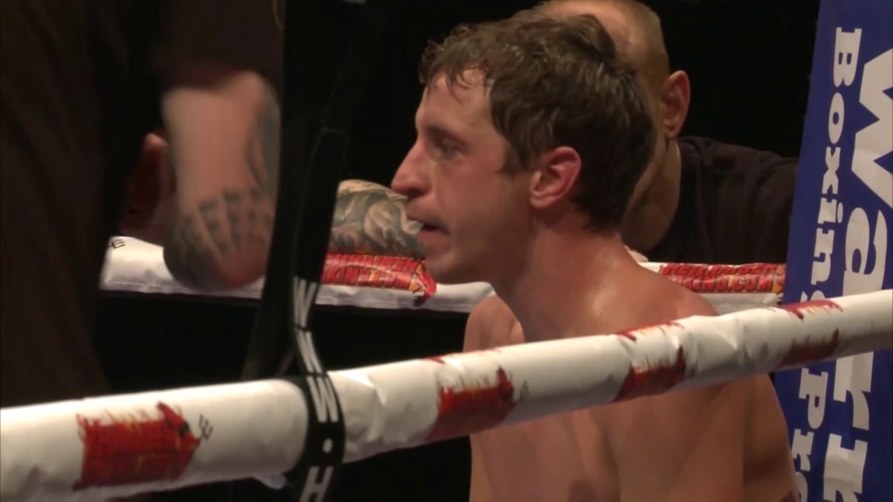 Lucas Ballingall v Billy Parker - YouTube
