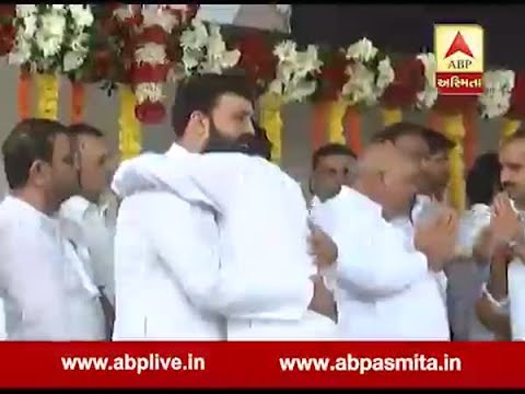 Congress MLA Brijesh Merja crying during last rituals of Vitthal ...