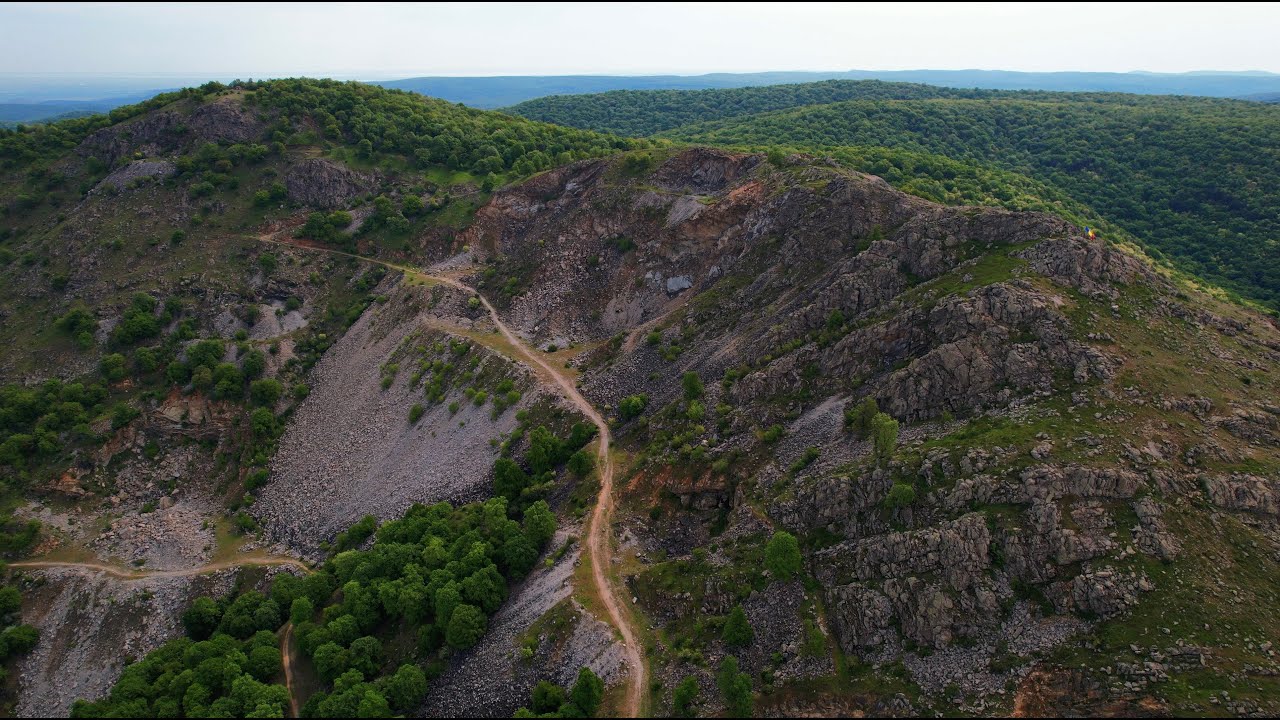 Muntii Macin. Trail run, Varful Tutuiatu. Mai 2023 - YouTube