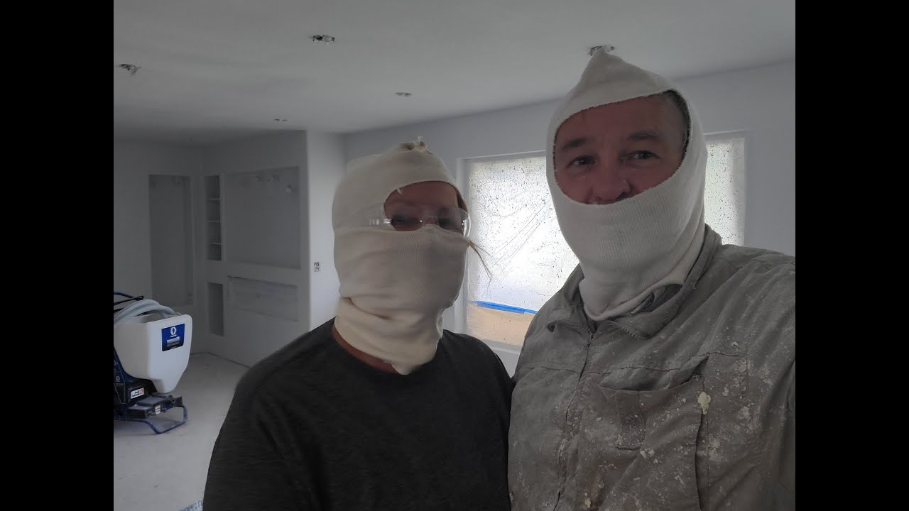 How we Spray Texture on Drywall using a Graco Magnum1500 texture ...