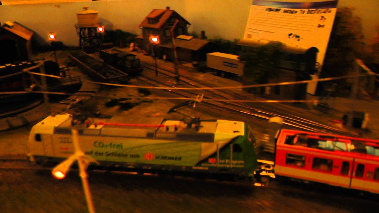 NS class 200, "Sik" met mooi geluid, Nederlandse Modelspoordagen - YouTube