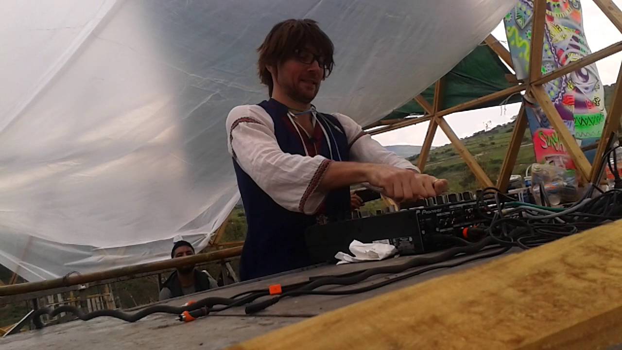 Psykovsky @ Sunyata Trance Festival, México 2016 (close up) - YouTube