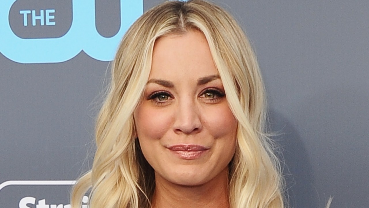 Kaley Cuoco's Drastic Hair Transformation Has Heads Turning - YouTube