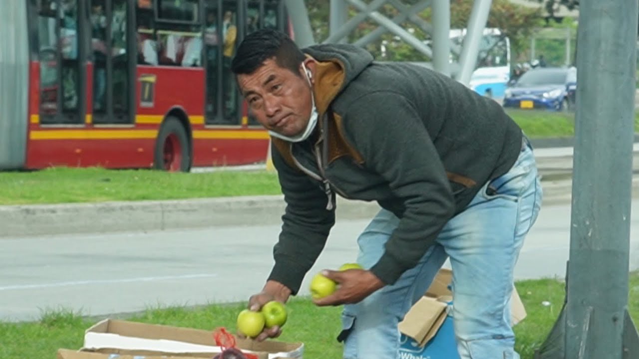 Beloved street workers 🧑‍🔧 Bogota Colombia [hard traffic] - YouTube