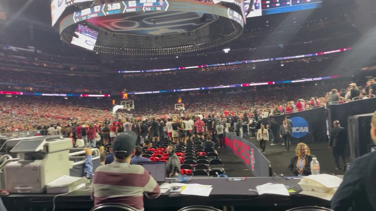 Final Four: Fans cheer in San Diego State vs. Florida Atlantic game ...