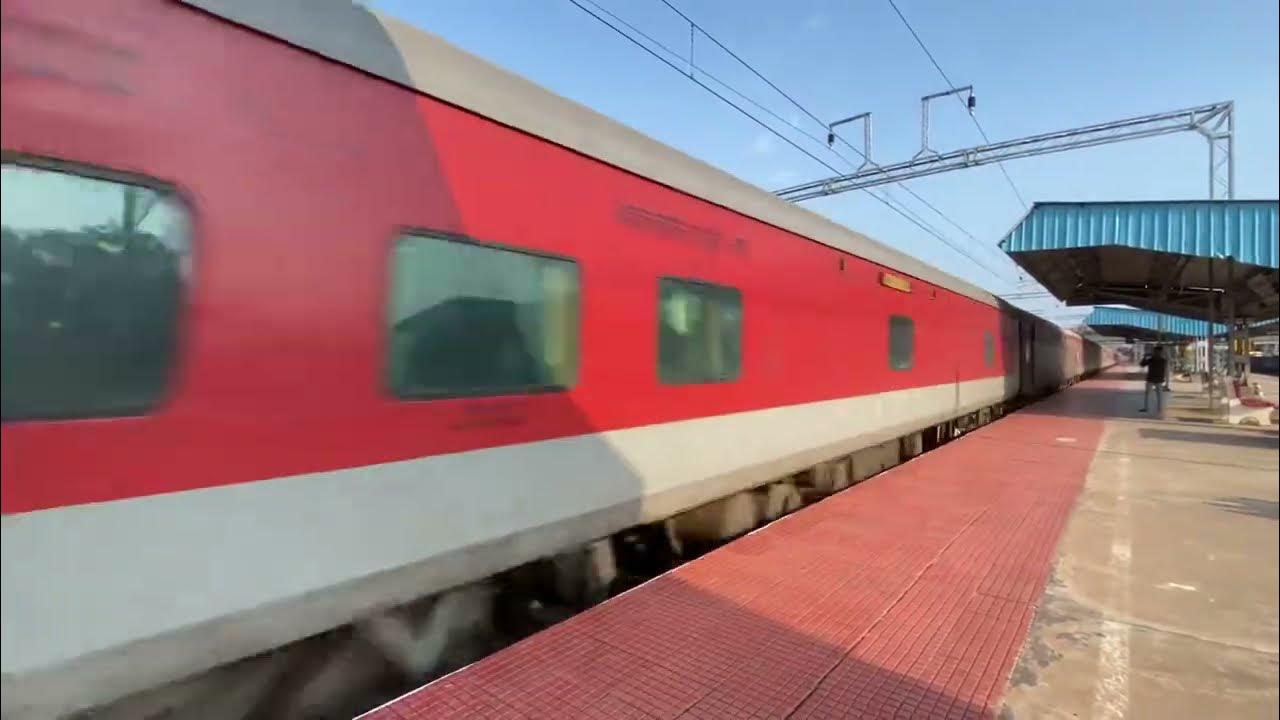 SPEED UPGRADED INDIA'S LONGEST TRAIN !! 22503 VIVEK SF EXPRESS THRASHED KAMARKUNDU AT - 130 KMPH ...