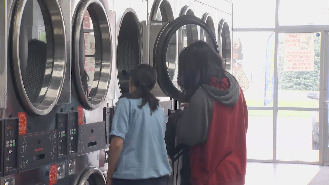 Laundromat offers free laundry to Rockford school students - YouTube