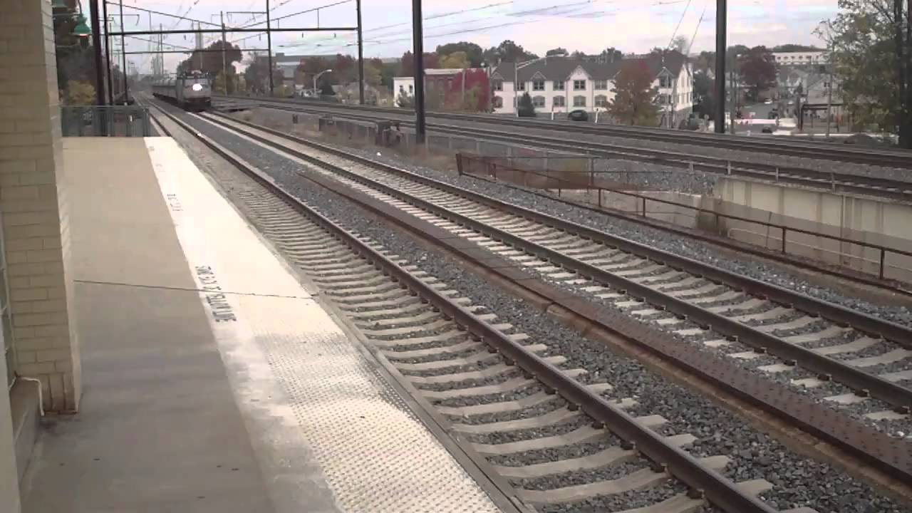 Amtrak's Keystone Service Train # 651 rushing past Rahway - YouTube