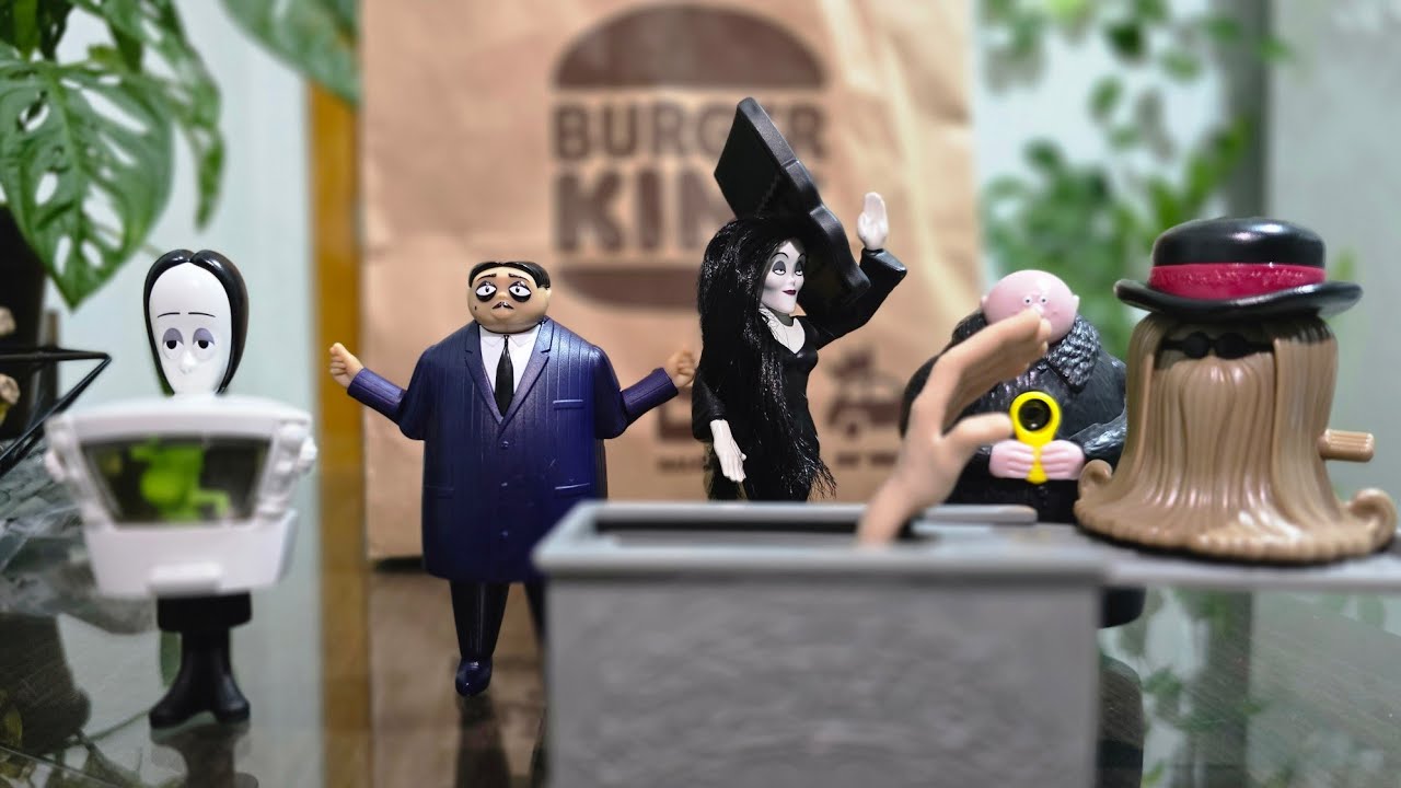 Família Addams no Burger King? Veja a Coleção Completa! - YouTube