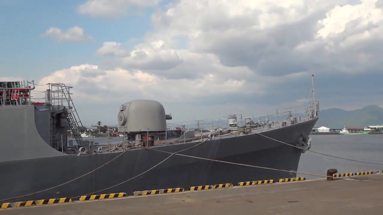 DE-228 護衛艦 ゆうべつ 解体中 - YouTube