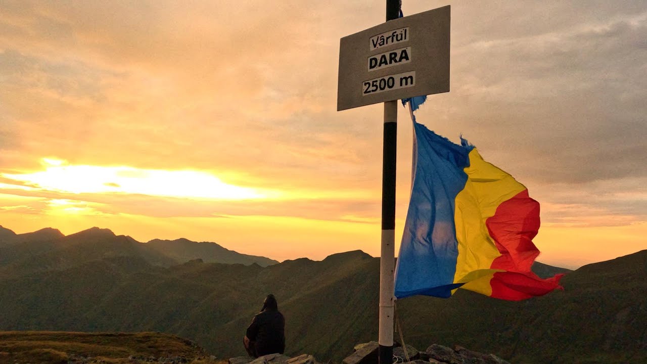 Apusul văzut de pe Vârful Dara din Munții Făgăraș - 2500m altitudine ...