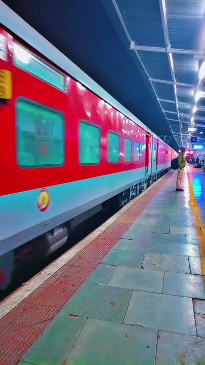 New LHB coaches of 17411-Mahalaxmi Express[CSMT-SCSM Kolhapur] #youtubeshorts #indianrailways # ...