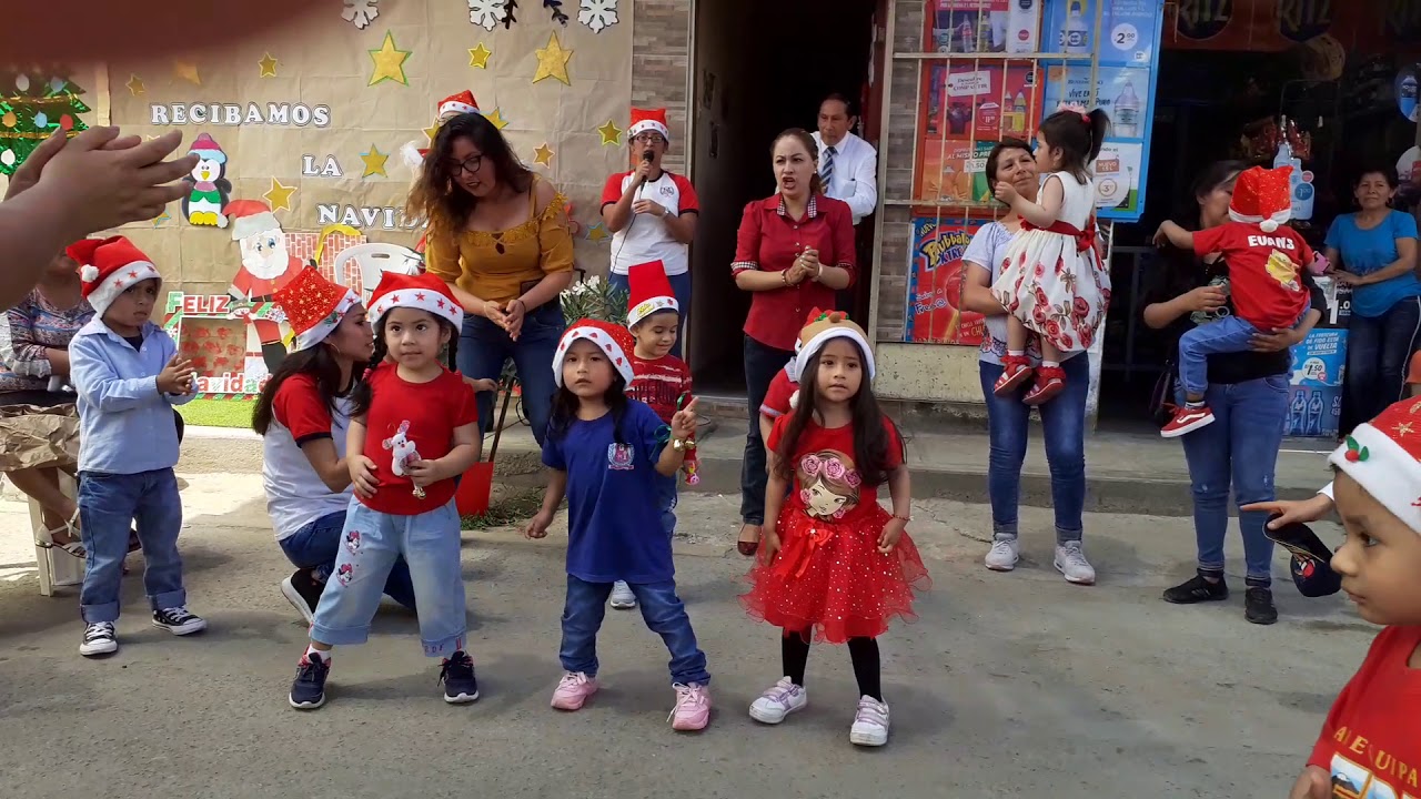 Dasha bailando por navidad!!! - YouTube