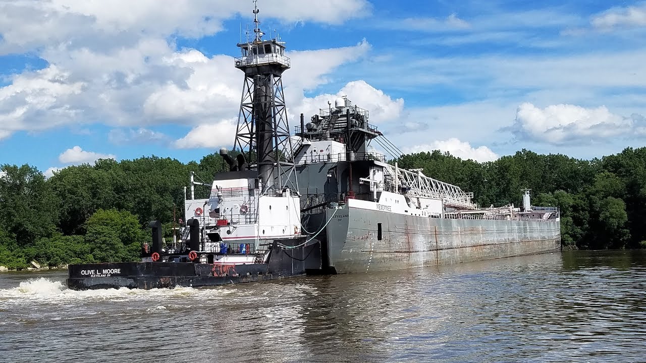 Olive L. Moore Performs a 180 Spin. - YouTube