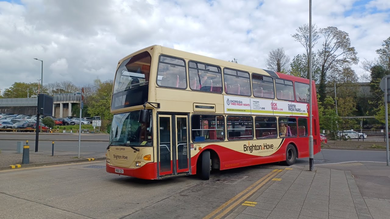 Brighton & Hove OmniDekka at Metrobus | 668 (YN06 SZX) | Route 460 ...