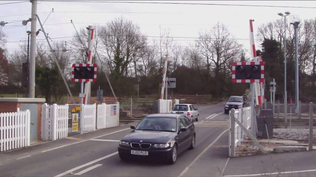 New Chitts Hill Automated Level Crossing (CCTV MCB) - YouTube