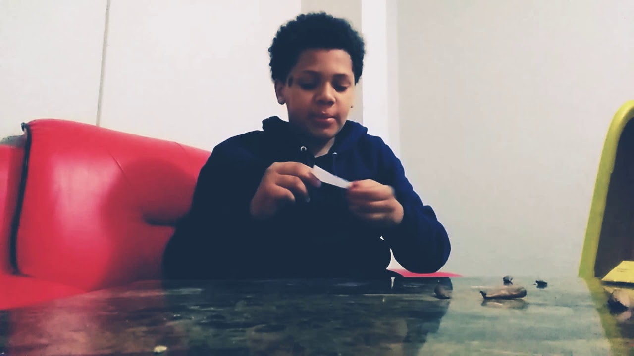 How to roll roach joint ⛽💨 - YouTube