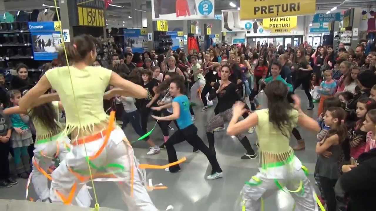 Zumba Show by Total Dance Center @ Decathlon 2013 - Crazy Love - YouTube