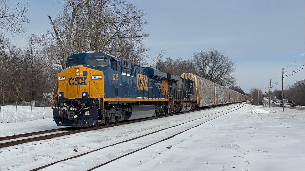 CSX 5265 leads M279 with a thumbs up from the conductor at Horse Cave ...