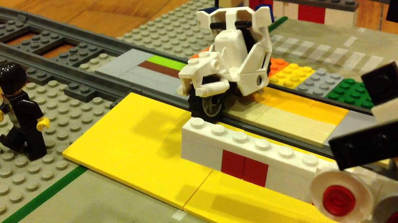 Lego railroad crossing - YouTube