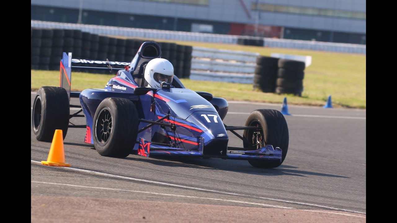 Racing @ Silverstone stowe circuit - YouTube