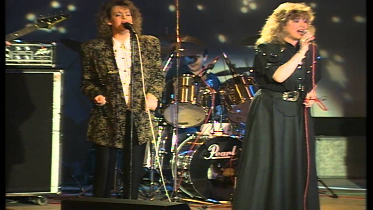 Sandy Kelly & Barbara Ellis - Do Me With Love (Live) - YouTube