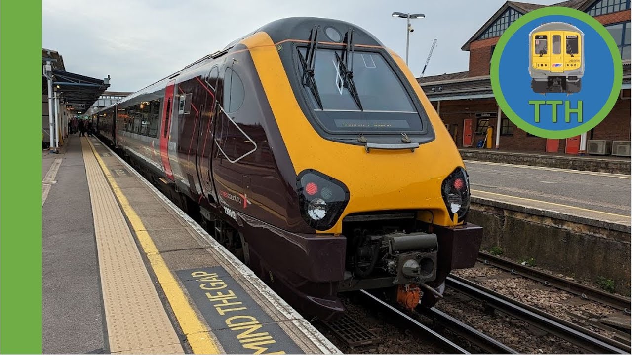 Class 220 arrives at Guildford - YouTube