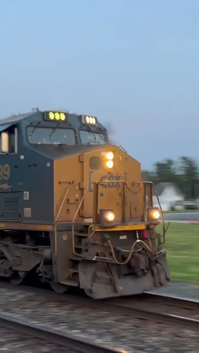 CSX Gevo 999 leading solo - YouTube
