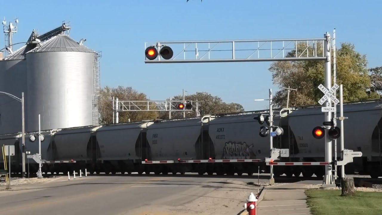 BNSF 5022 West in Wyanet, IL 11/6/21 - YouTube