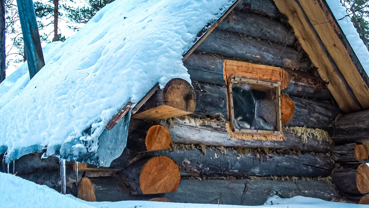 THE COMFORT OF A TINY LOG CABIN IN BAD WEATHER OFF GRID - YouTube
