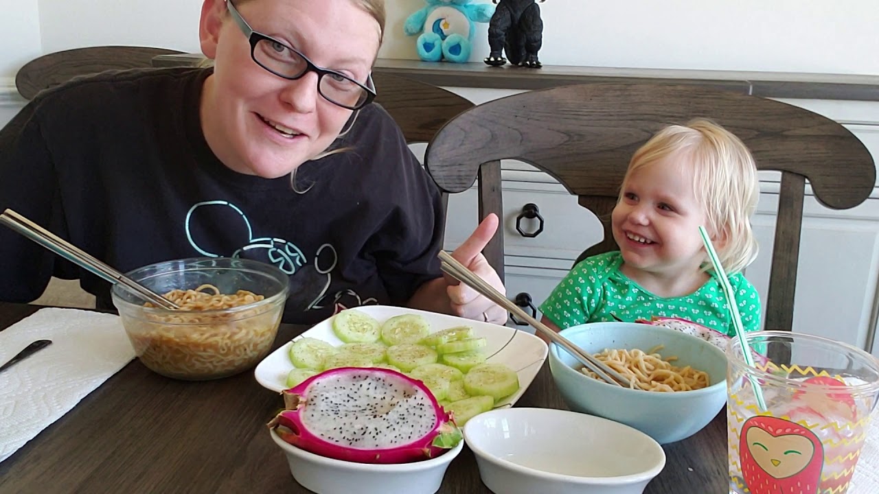 Mukbang with Munch! She's a PRO! 2 Year Old Mukbanger! #bigbites # ...