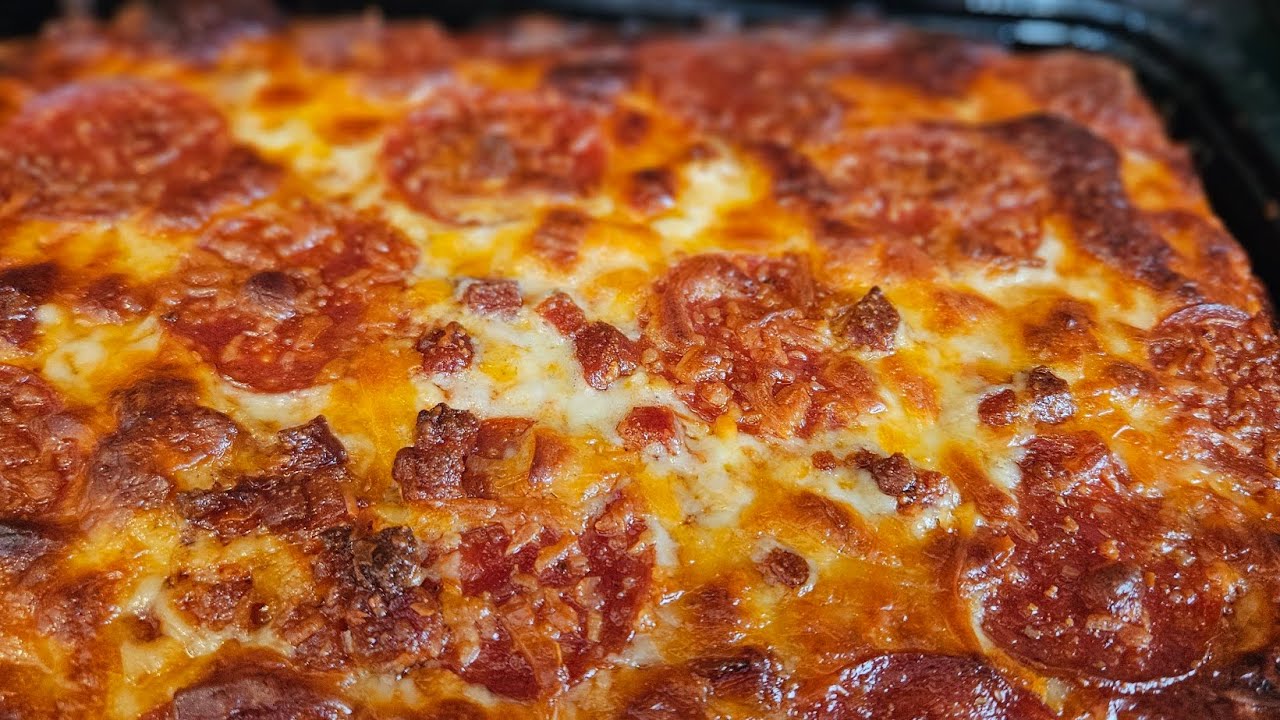 Digorno DOUBLE PEPPERONI Detroit Style Crust - YouTube