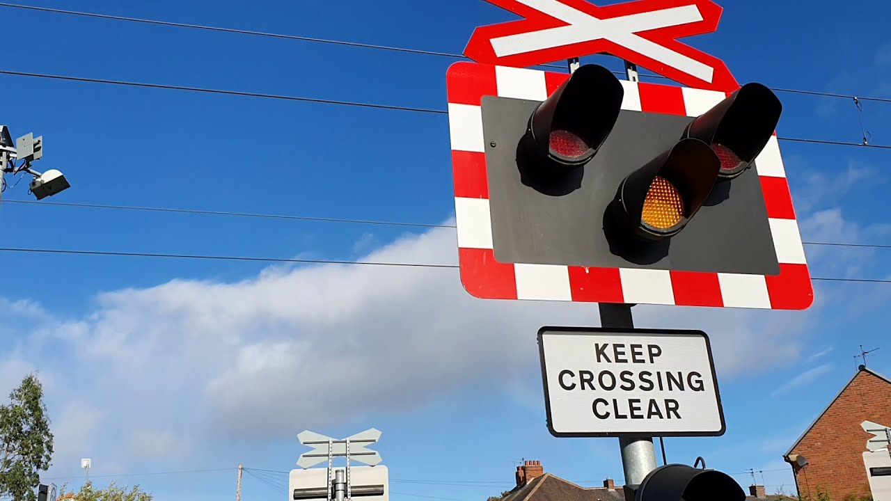 Howdon Lane Level Crossing [25/10/20] [1/3] - YouTube